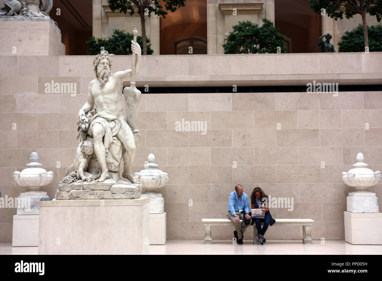 Arquitectura louvre hi-res stock photography and images - Alamy