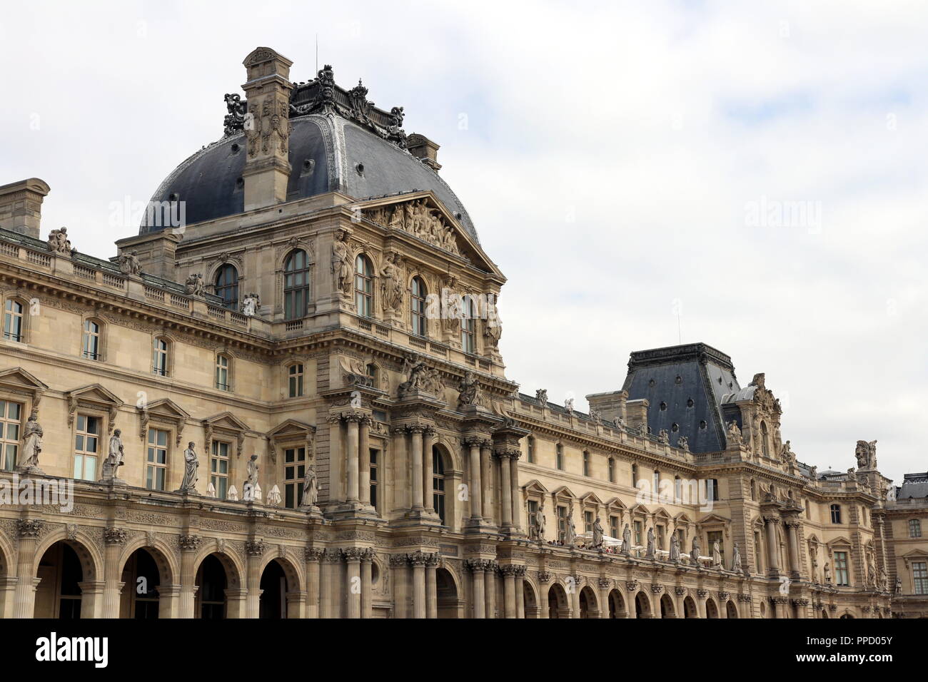 Arquitectura louvre hi-res stock photography and images - Alamy