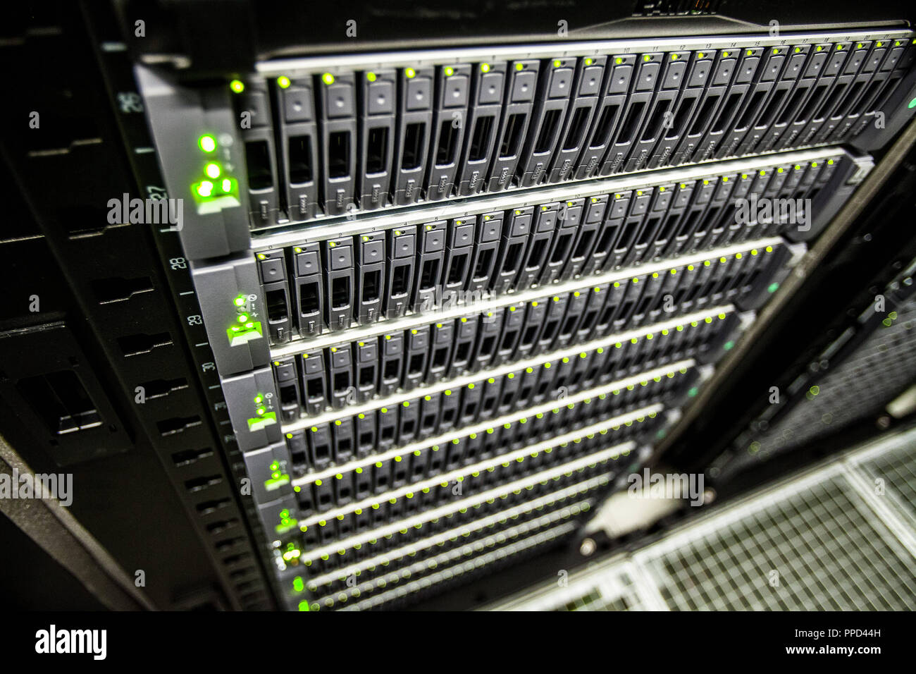 Data center aisle hi-res stock photography and images - Alamy