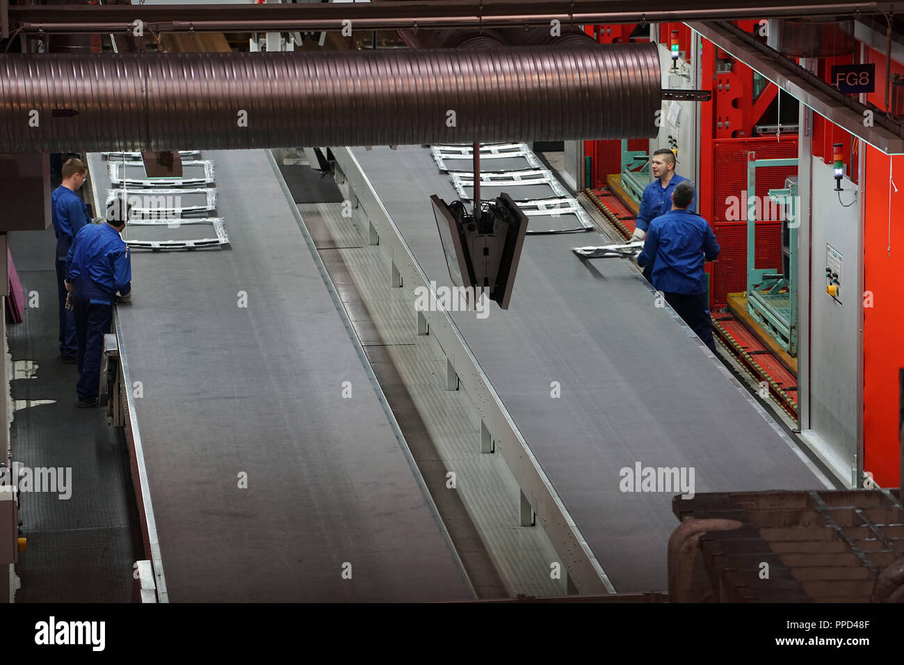 Bmw assembly line hi-res stock photography and images - Alamy