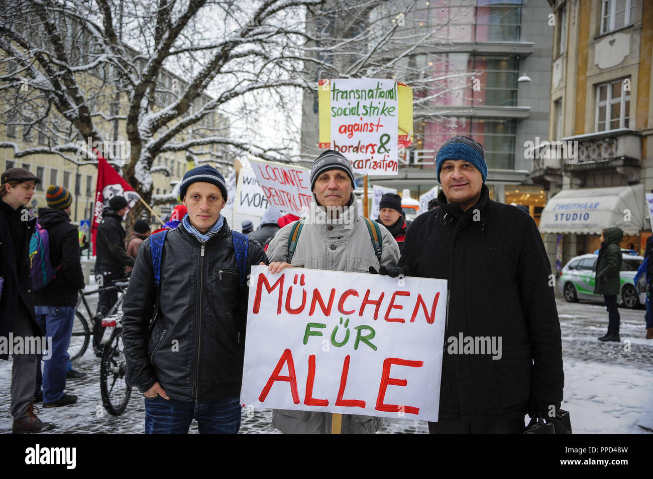 Winter homelessness homelessness hi-res stock photography and images ...