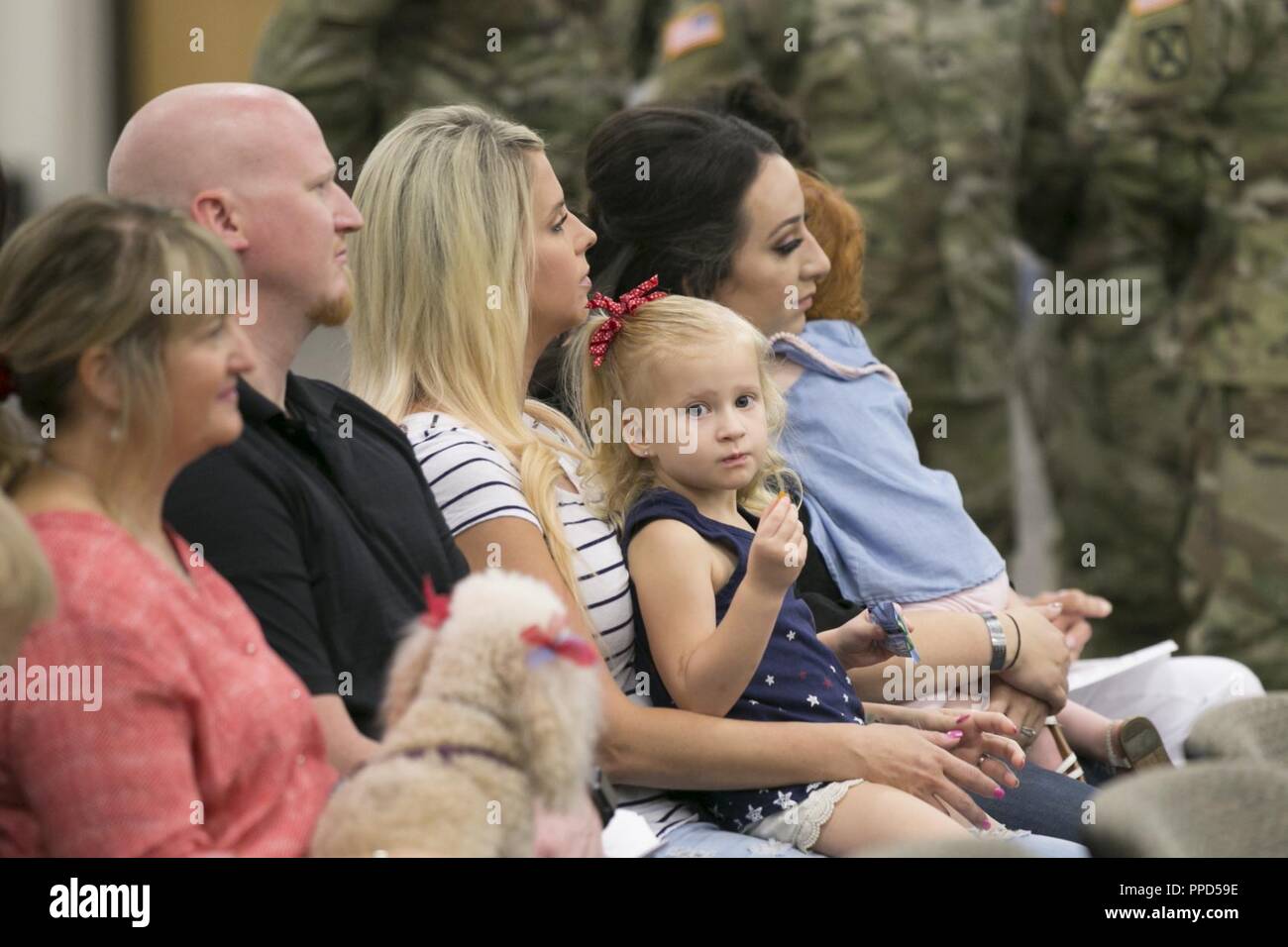 856th military police company hi-res stock photography and images - Alamy