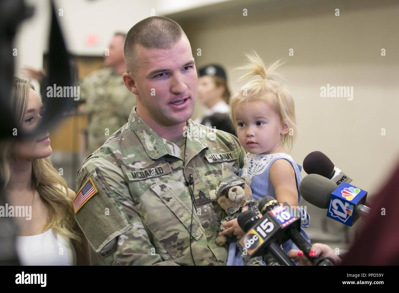 856th military police company hi-res stock photography and images - Alamy