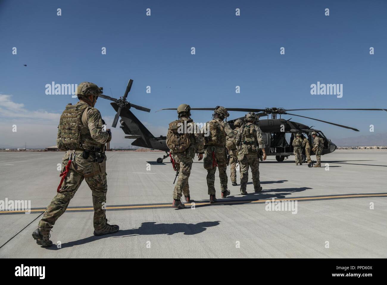 U.S. Army Special Forces Soldiers, assigned to 10th Special Forces ...