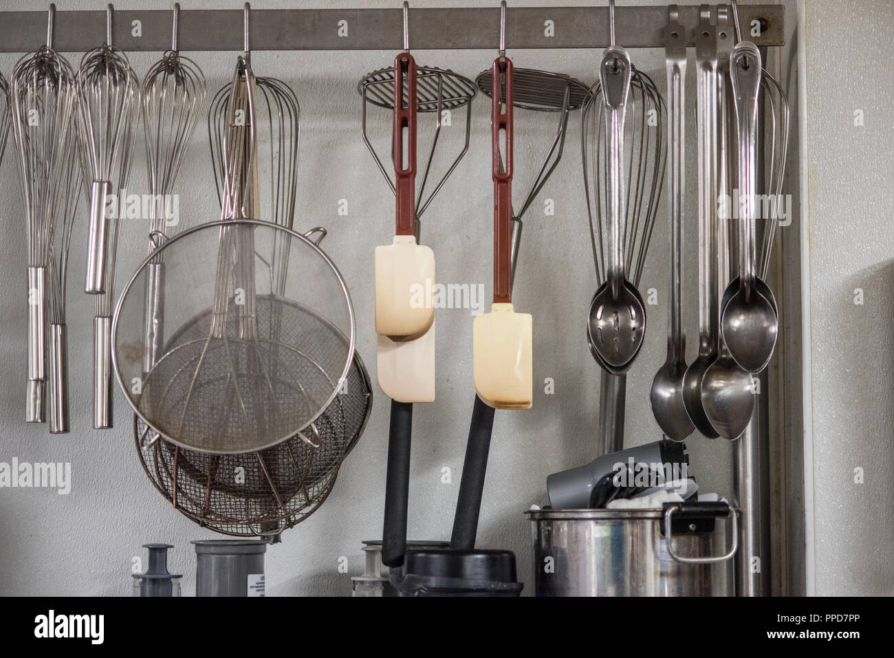 Kitchen utensils array hi-res stock photography and images - Alamy