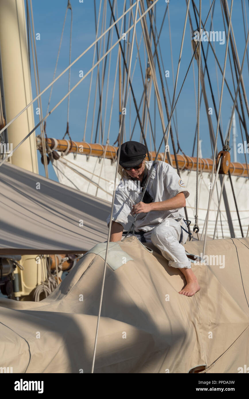 Yacht crew working hi-res stock photography and images - Alamy