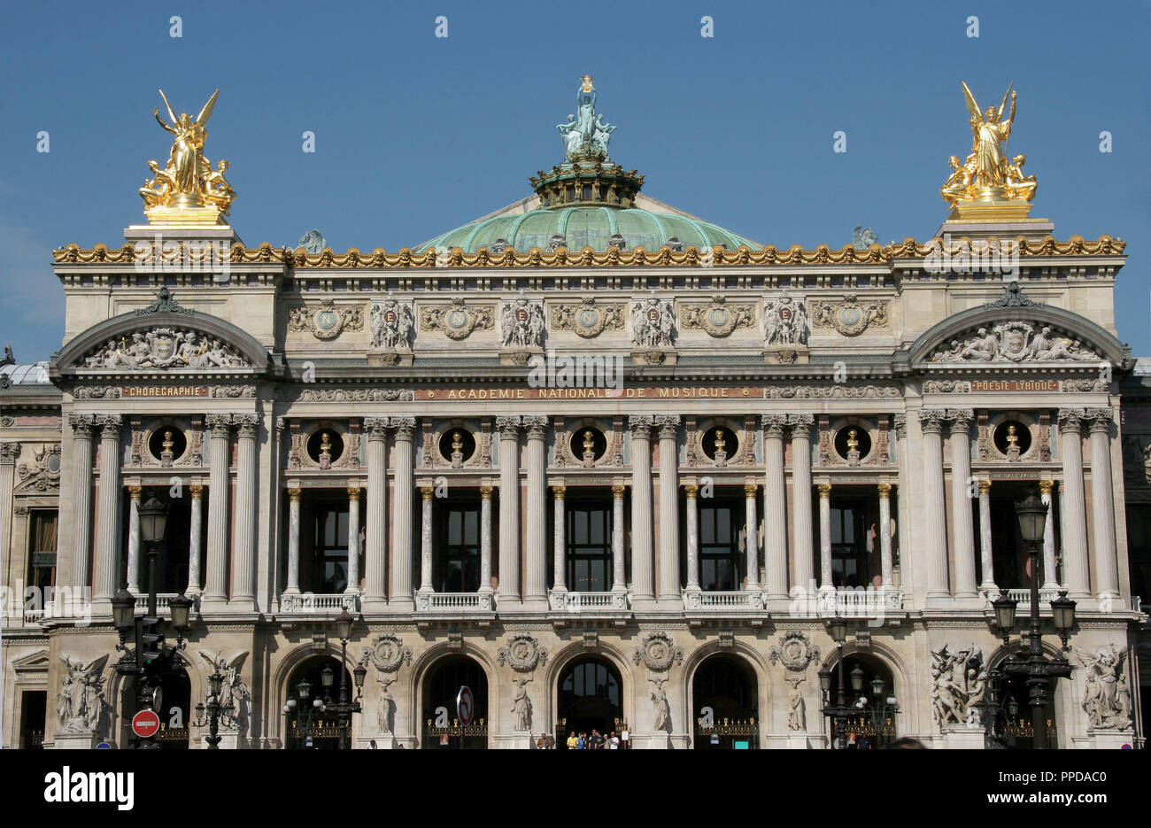 Edificio garnier hi-res stock photography and images - Alamy