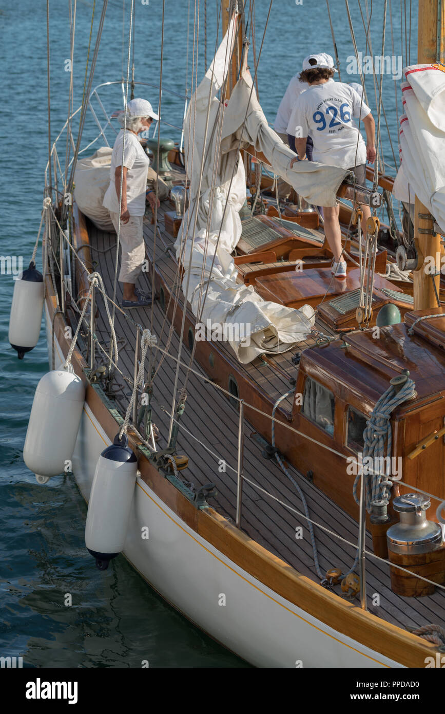 Yacht crew working hi-res stock photography and images - Alamy