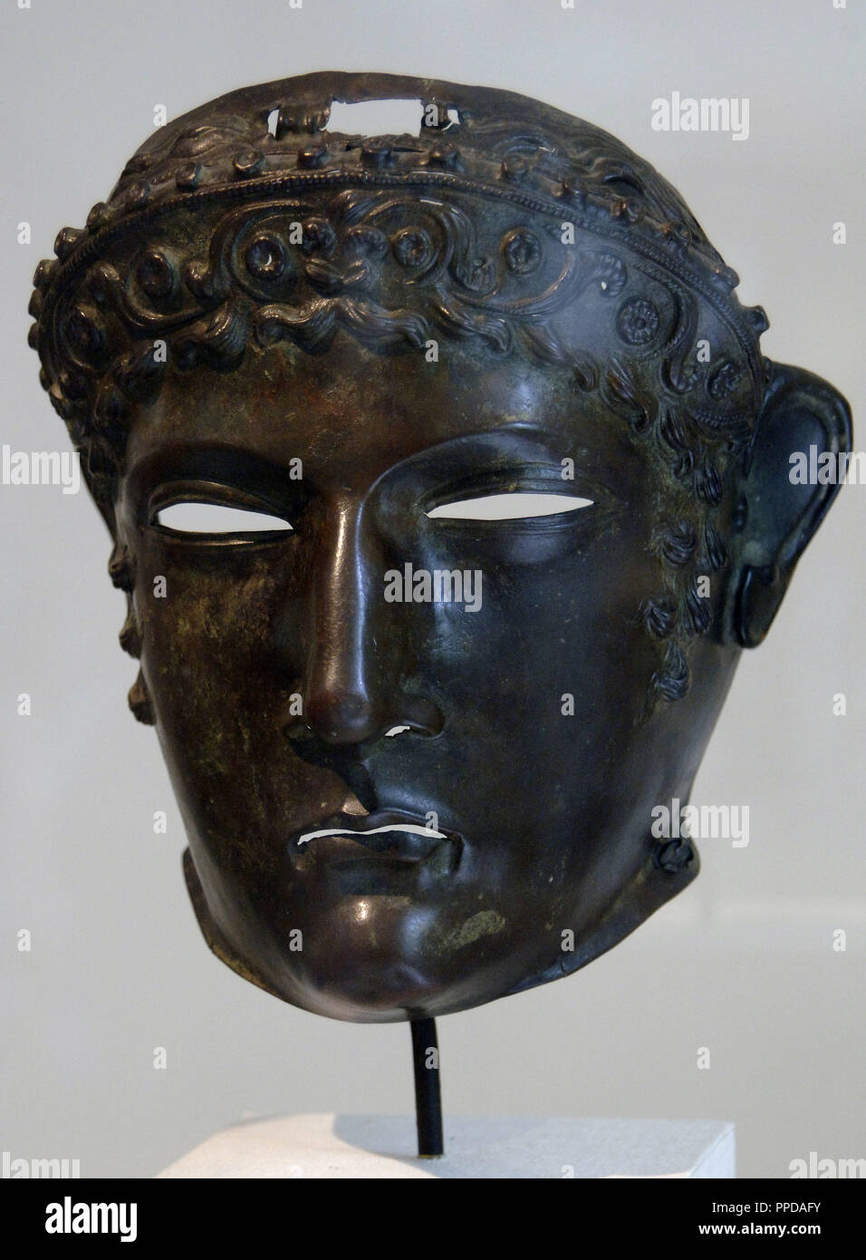 Roman Art. Bronze mask used by Roman soldiers during training. 2nd ...