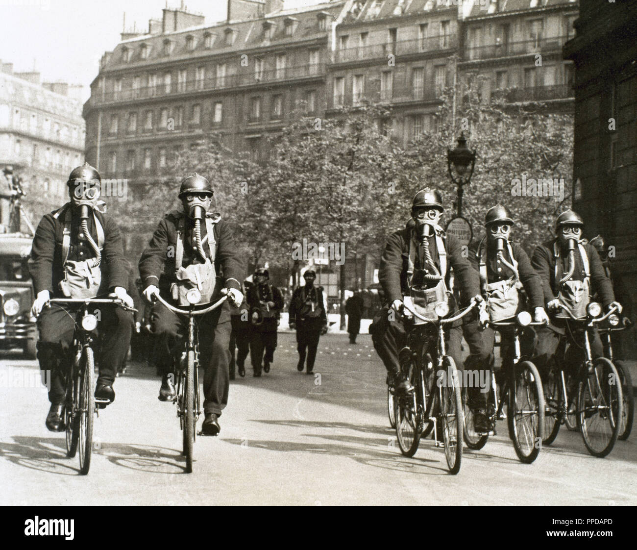 World War I (1914-1918). German air raid alert. French police officers ...