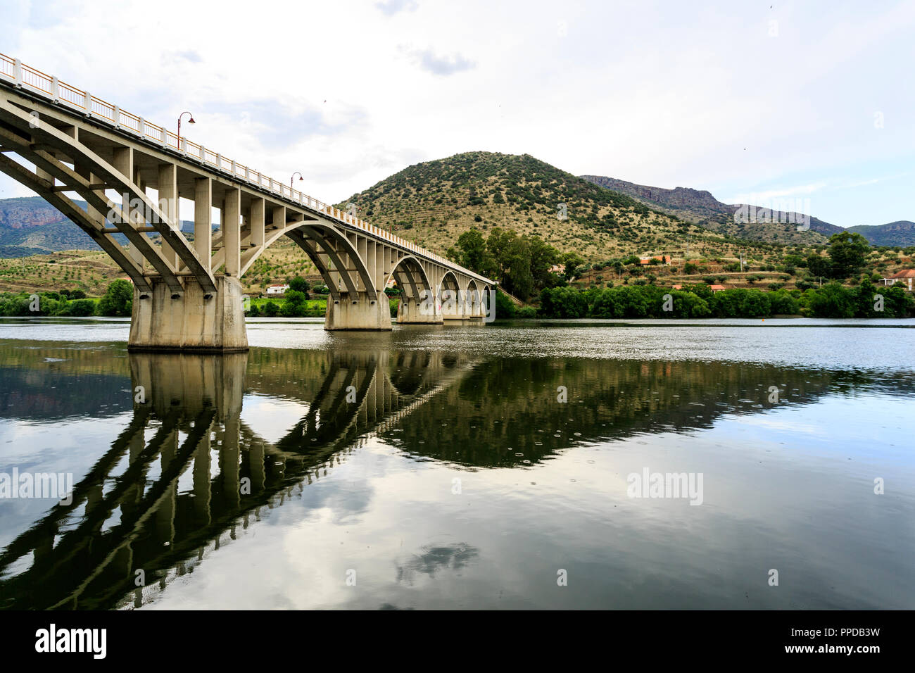 Spanish portuguese border river hi-res stock photography and images - Alamy