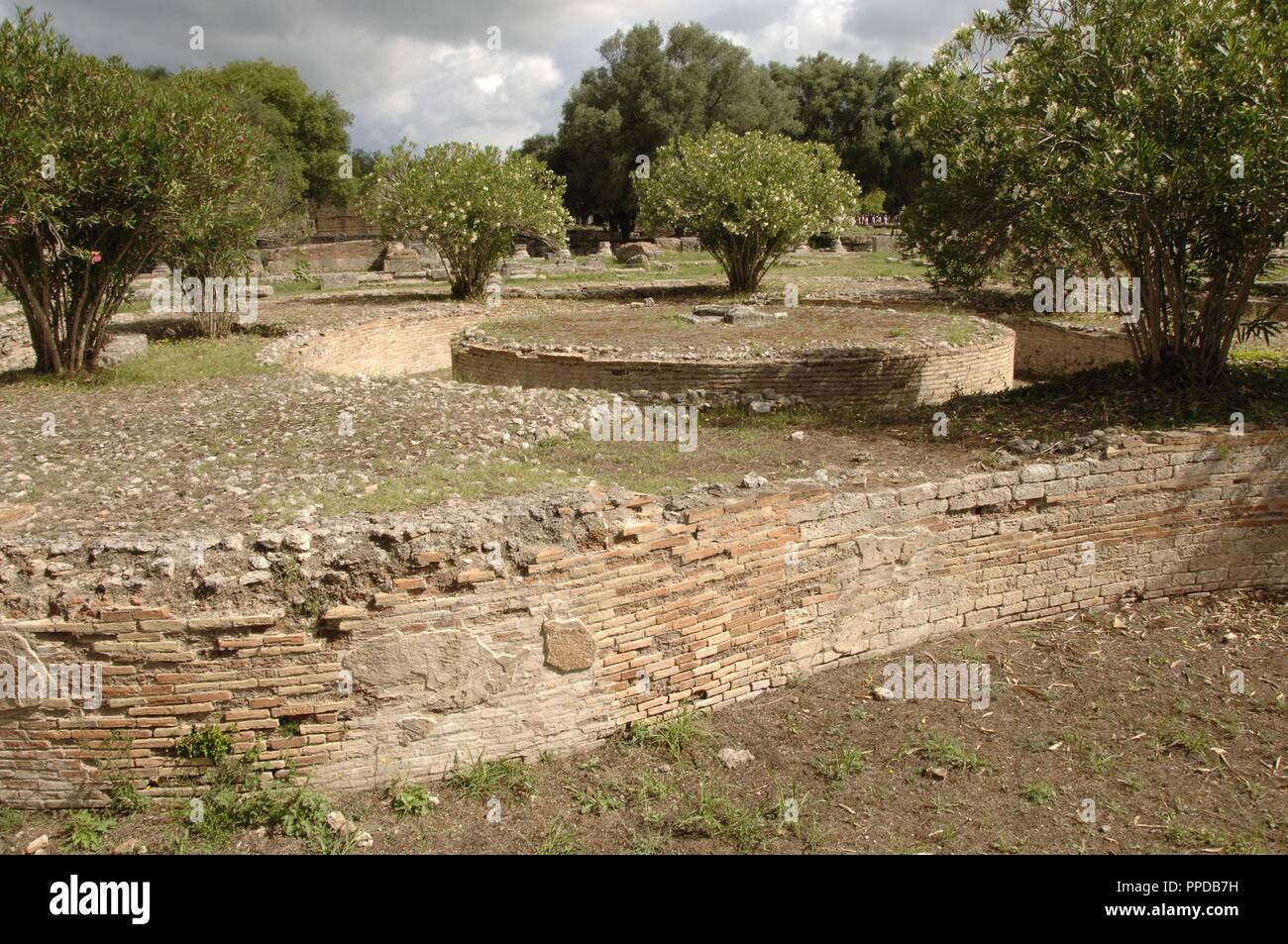 Greek Art. The Leonidaion. Lodging place for athletes taking part in ...