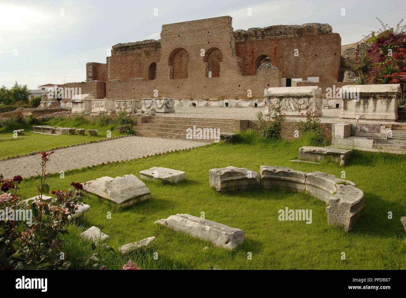 Archaeological excavations rome roman tomb hi-res stock photography and ...