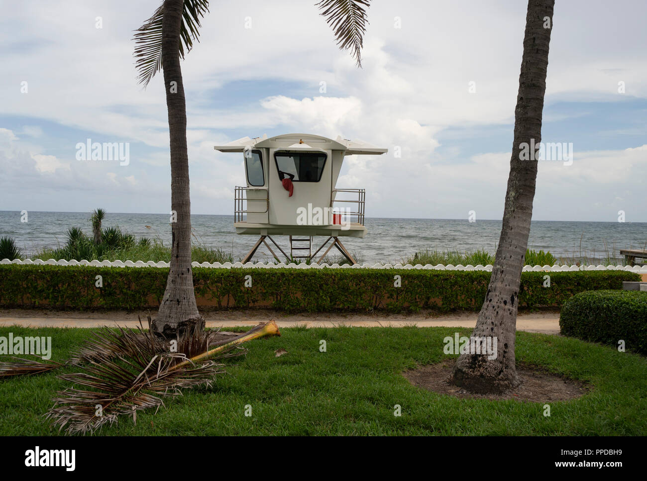 Security guard hut hi-res stock photography and images - Alamy