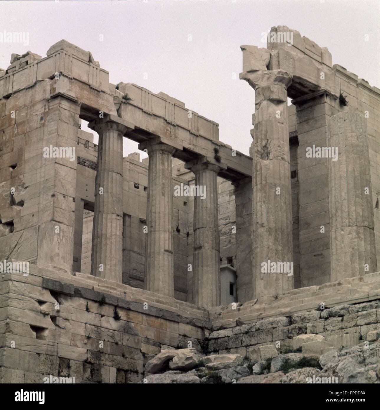 PROPILEOS DE PARTENON - DETALLE DE COLUMNAS DORICAS - TEMPLO DORICO ...