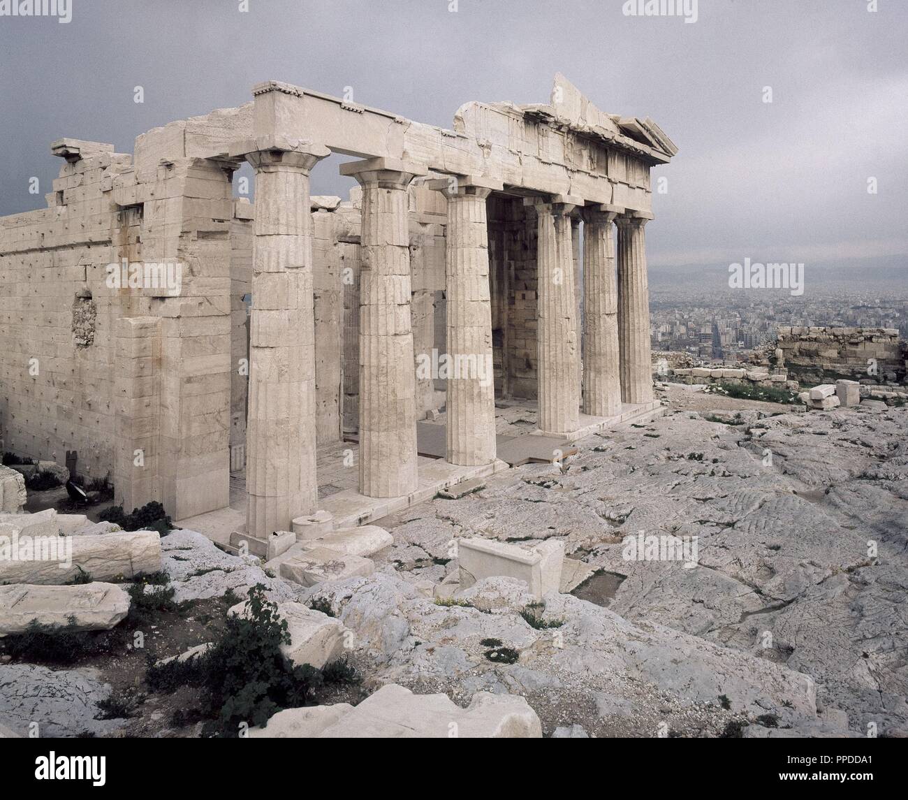 PROPILEOS DE LA ACROPOLIS DE ATENAS - EDIFICIO CONSTRUIDO ENTRE LOS ...