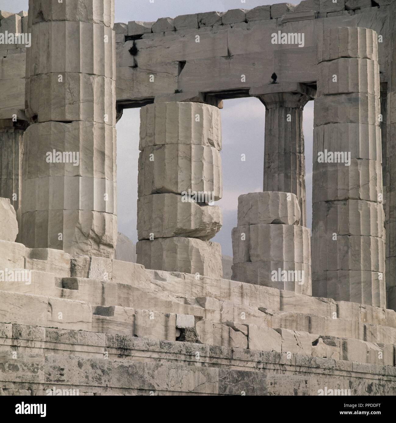 COLUMNAS DEL PARTENON - TEMPLO DORICO CONSTRUIDO EN LA ACROPOLIS DE ...