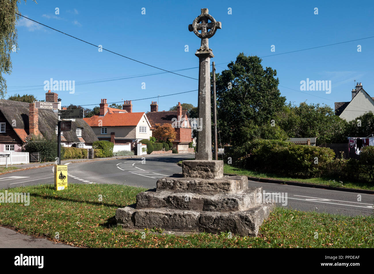 Village oxfordshire general view hi-res stock photography and images ...