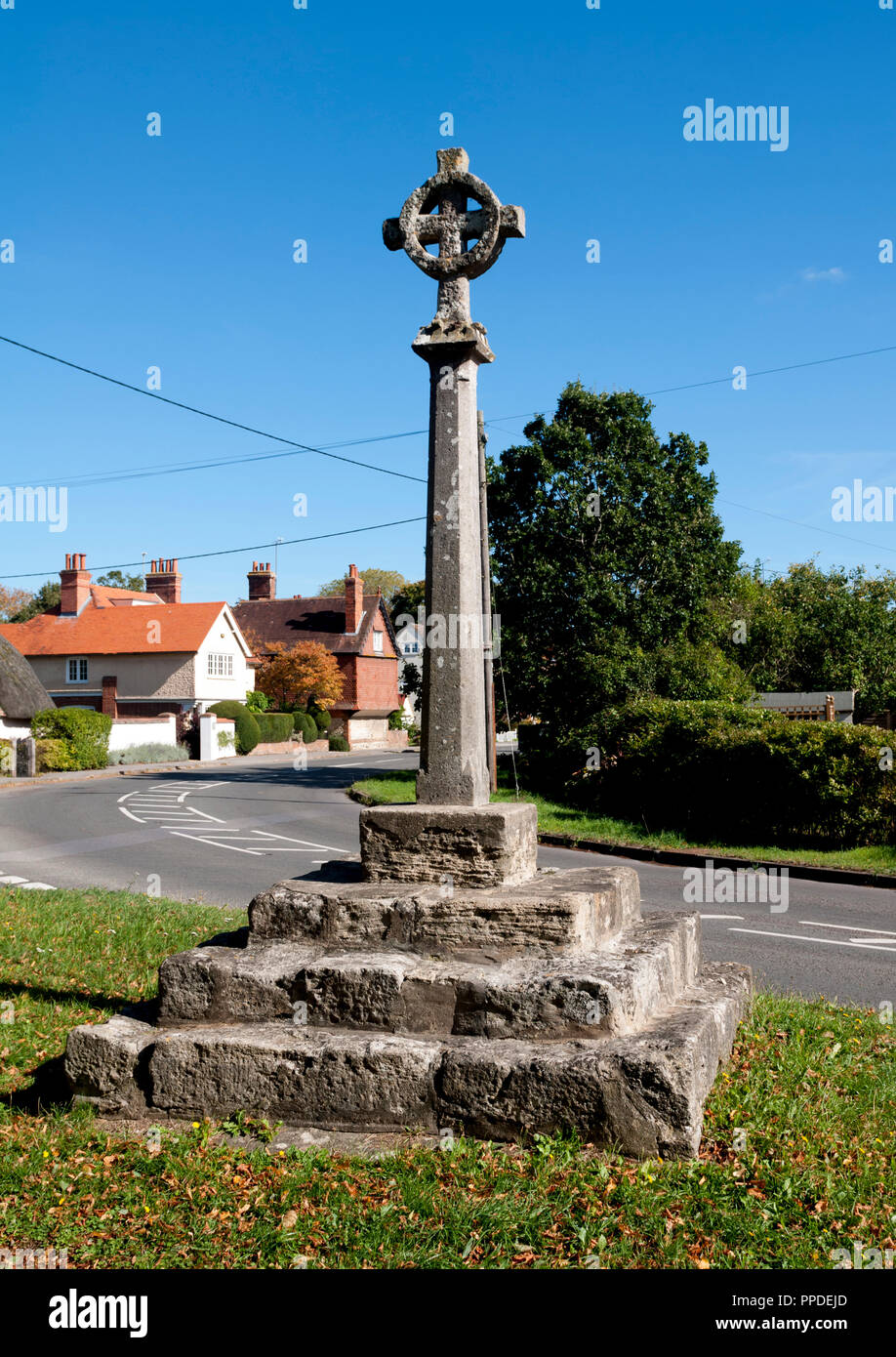 Long Wittenham village cross, Oxfordshire, England, UK Stock Photo - Alamy