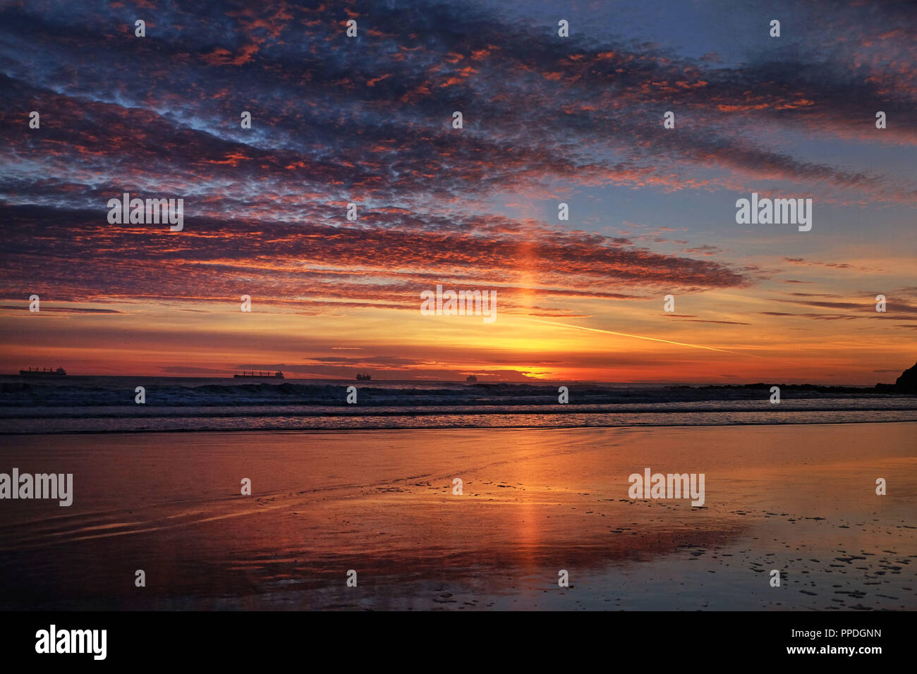 Shaft sun rise light hi-res stock photography and images - Alamy