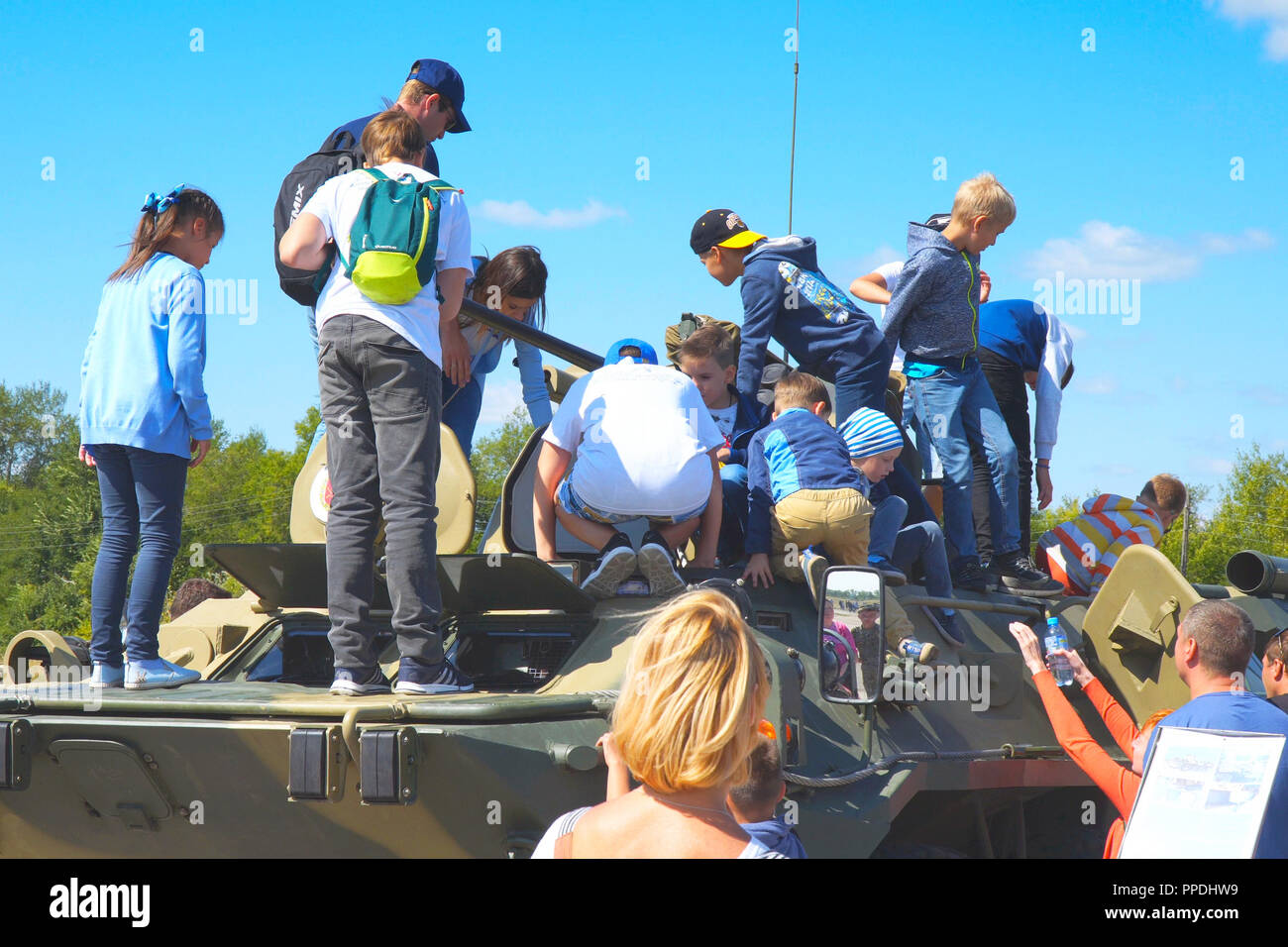 Children playing on army tank hi-res stock photography and images - Alamy