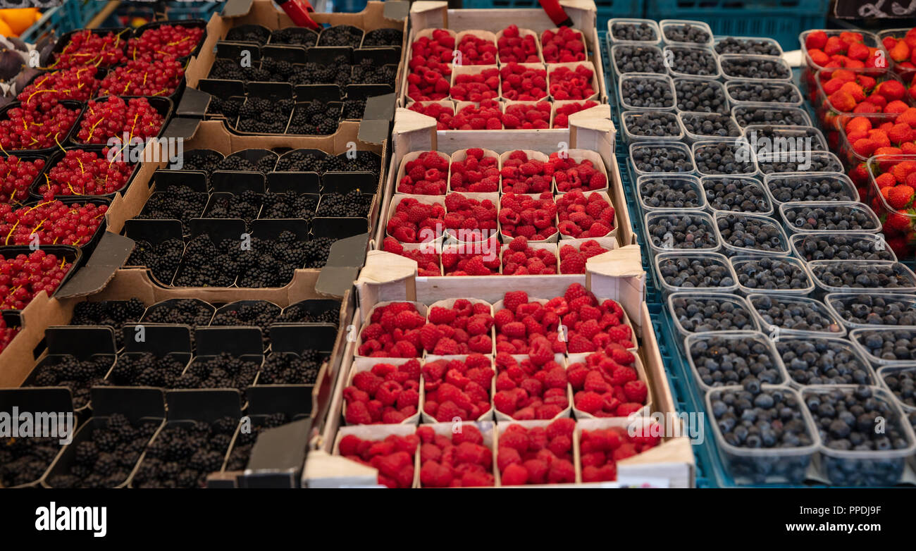 Fruit and berry display hi-res stock photography and images - Alamy
