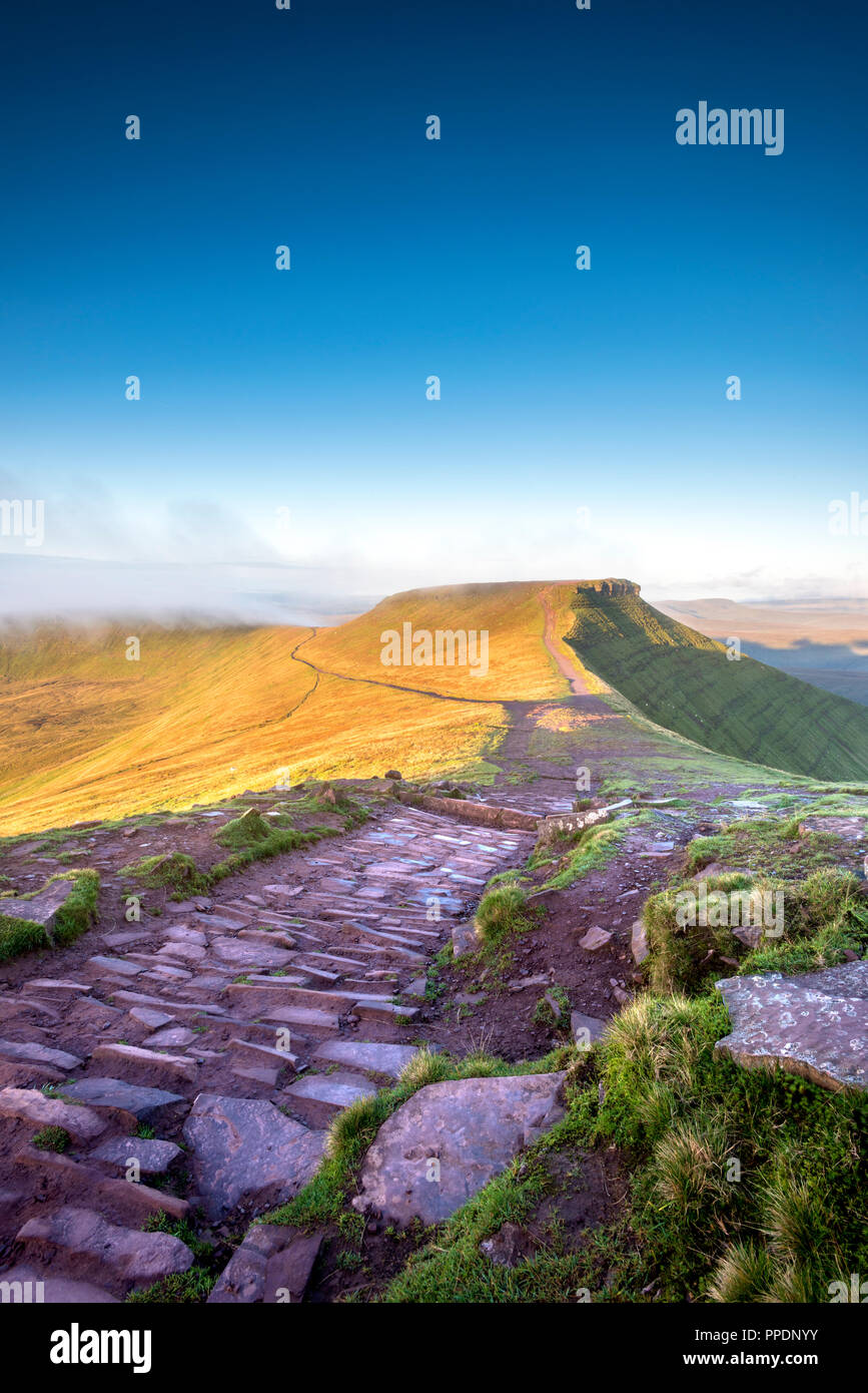 Corn Du from Pen y Fan at sunrise in the Brecon Beacons Stock Photo - Alamy