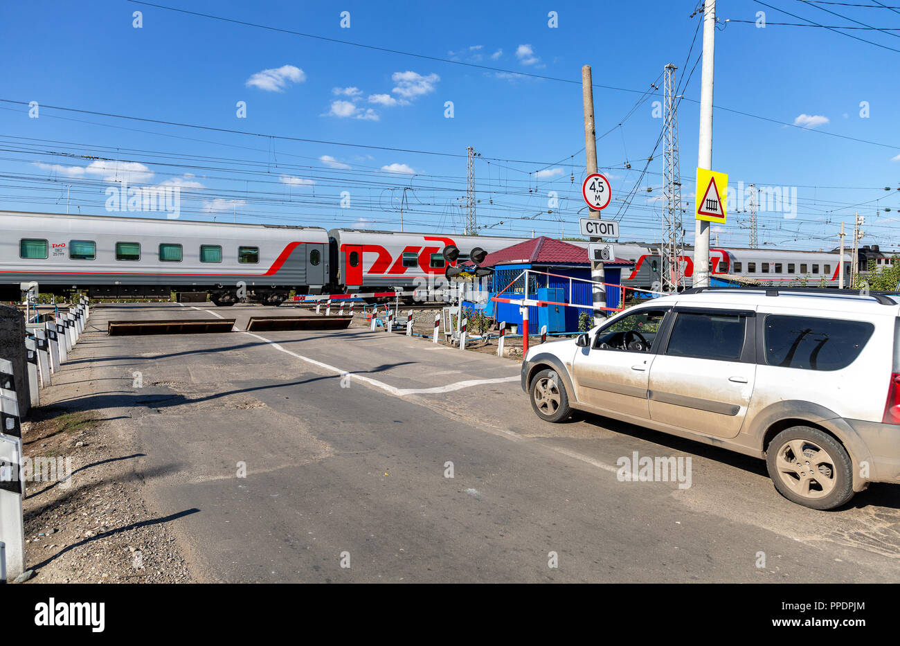 Samara, Russia - September 23, 2018: Traffic light and road sign on the ...