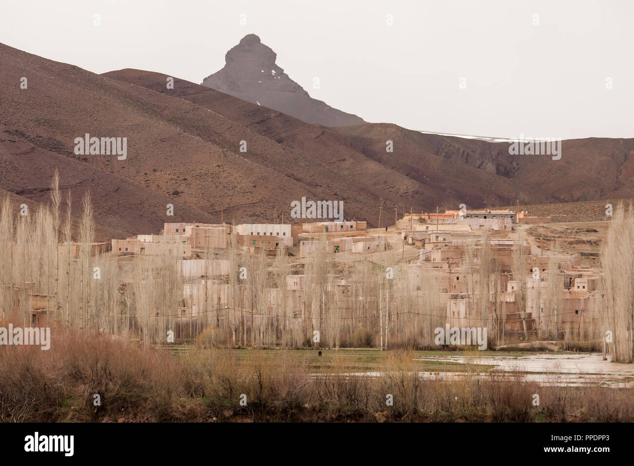 Fluss und berge hi-res stock photography and images - Alamy