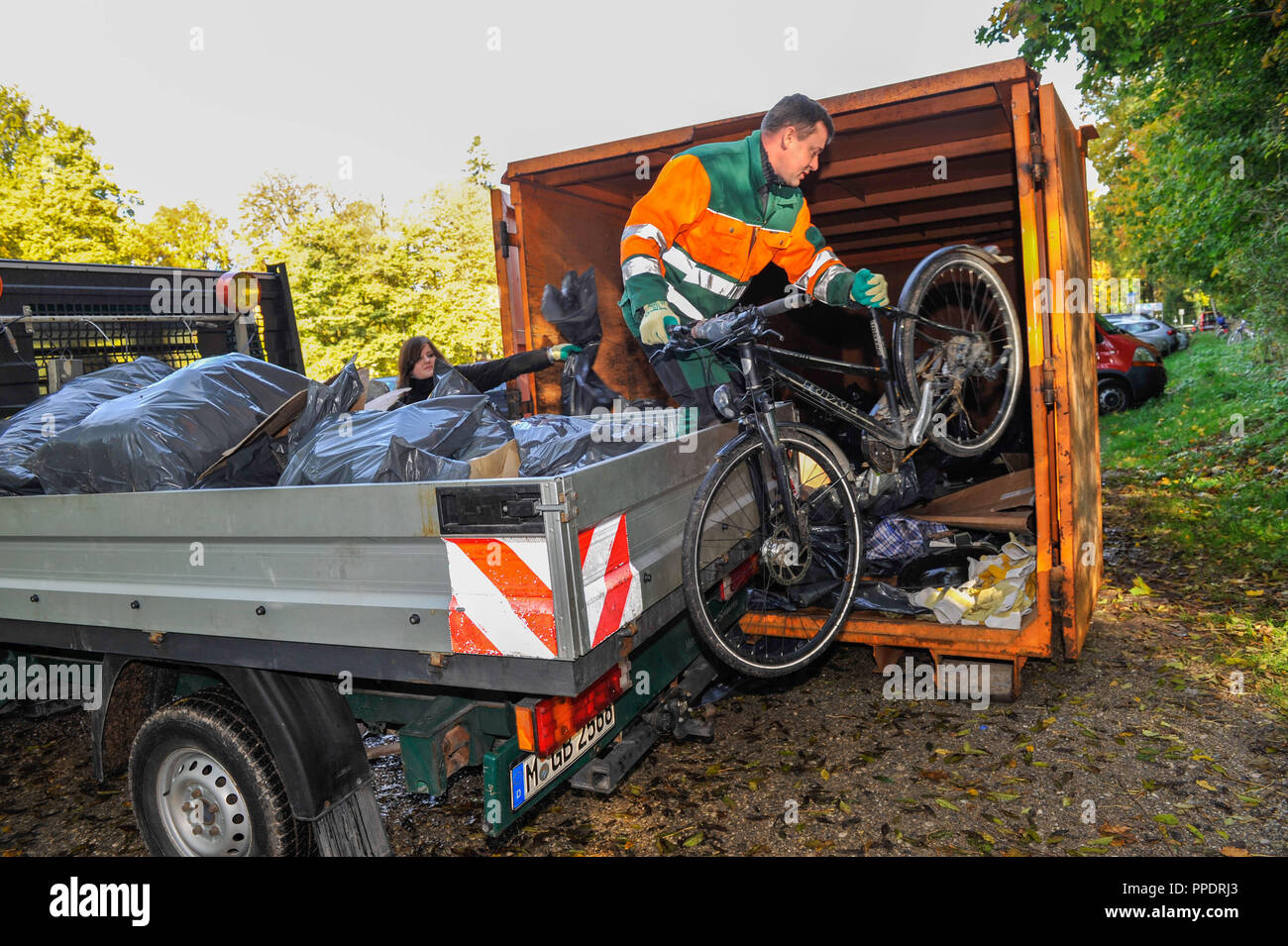 Large Ramadama (cleanup campaign) of the Isar fishermen, supported by ...