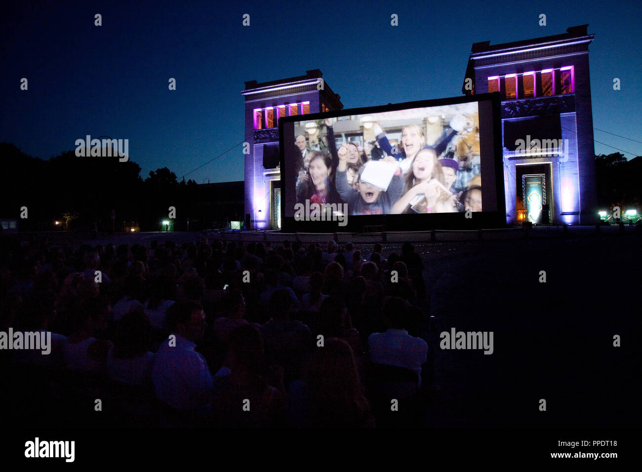 Open Air Kino Konigsplatz