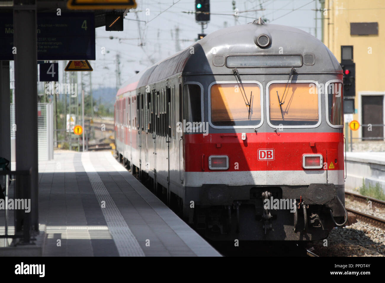 A train of the Bundesbahn enters the barrier free station in Pasing on ...