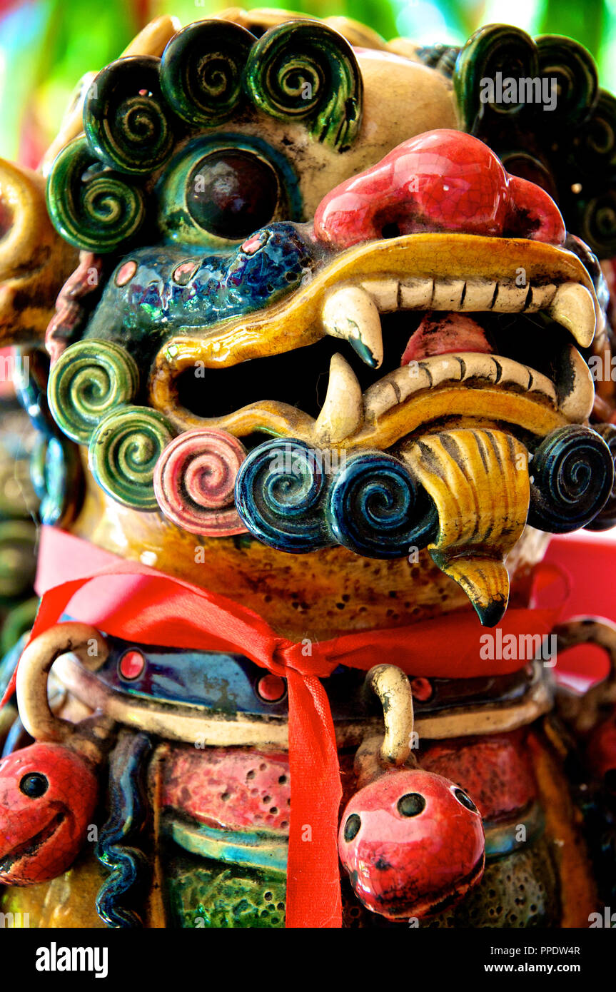Foo dog hi-res stock photography and images - Alamy