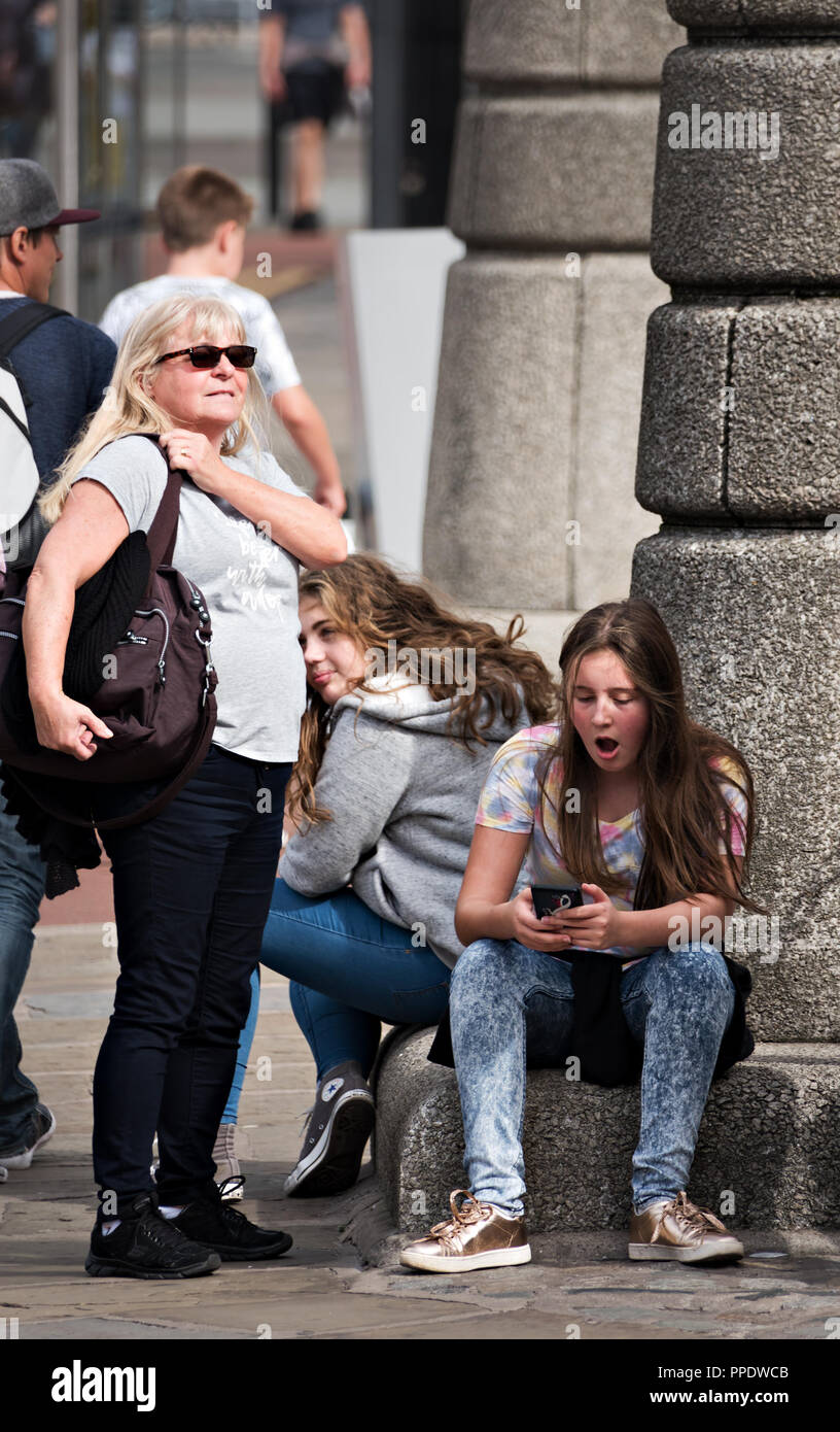 Yawning teenager hi-res stock photography and images - Alamy