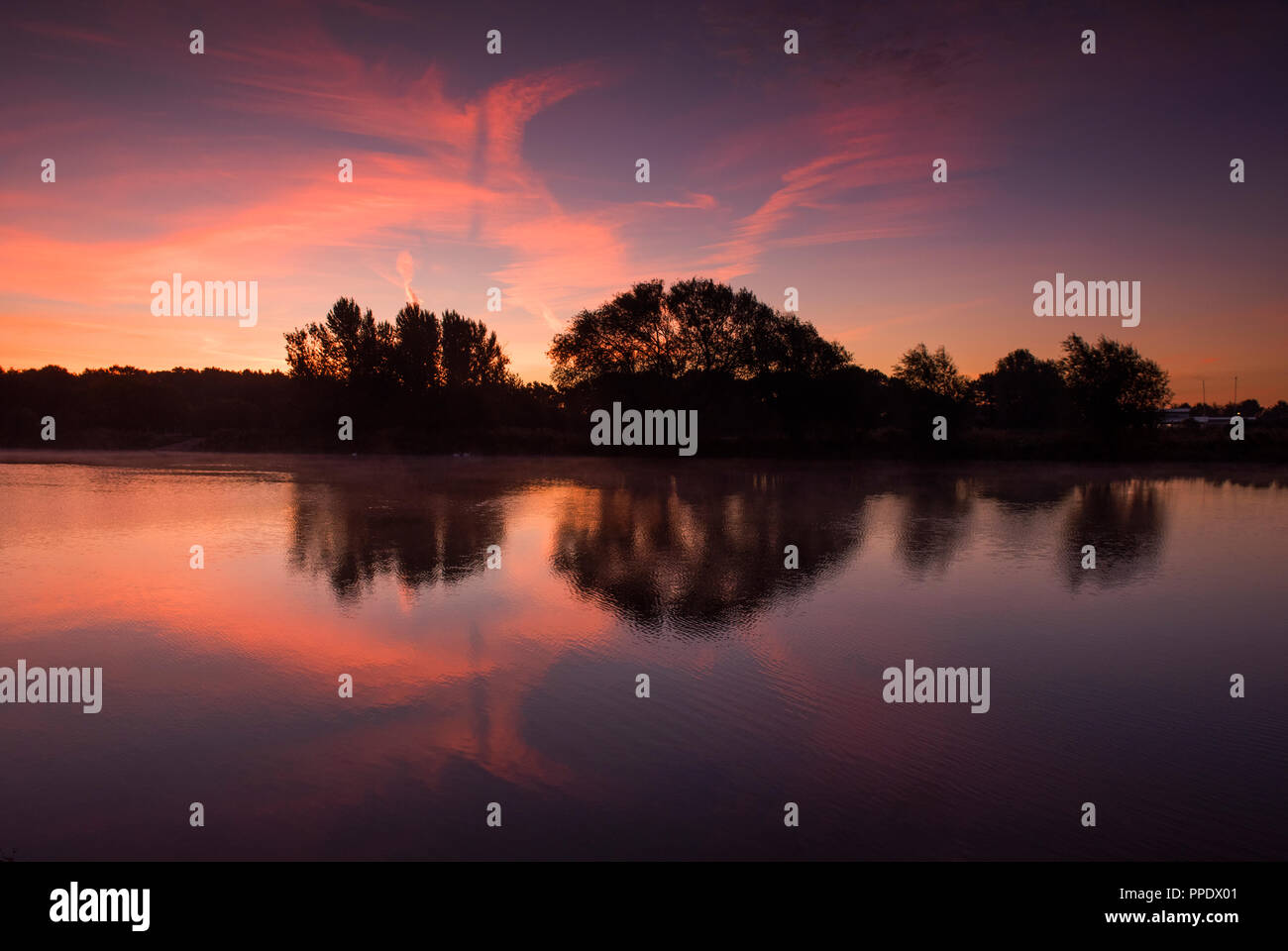 Sunrise on the River Trent at Colwick Country Park in Nottingham ...