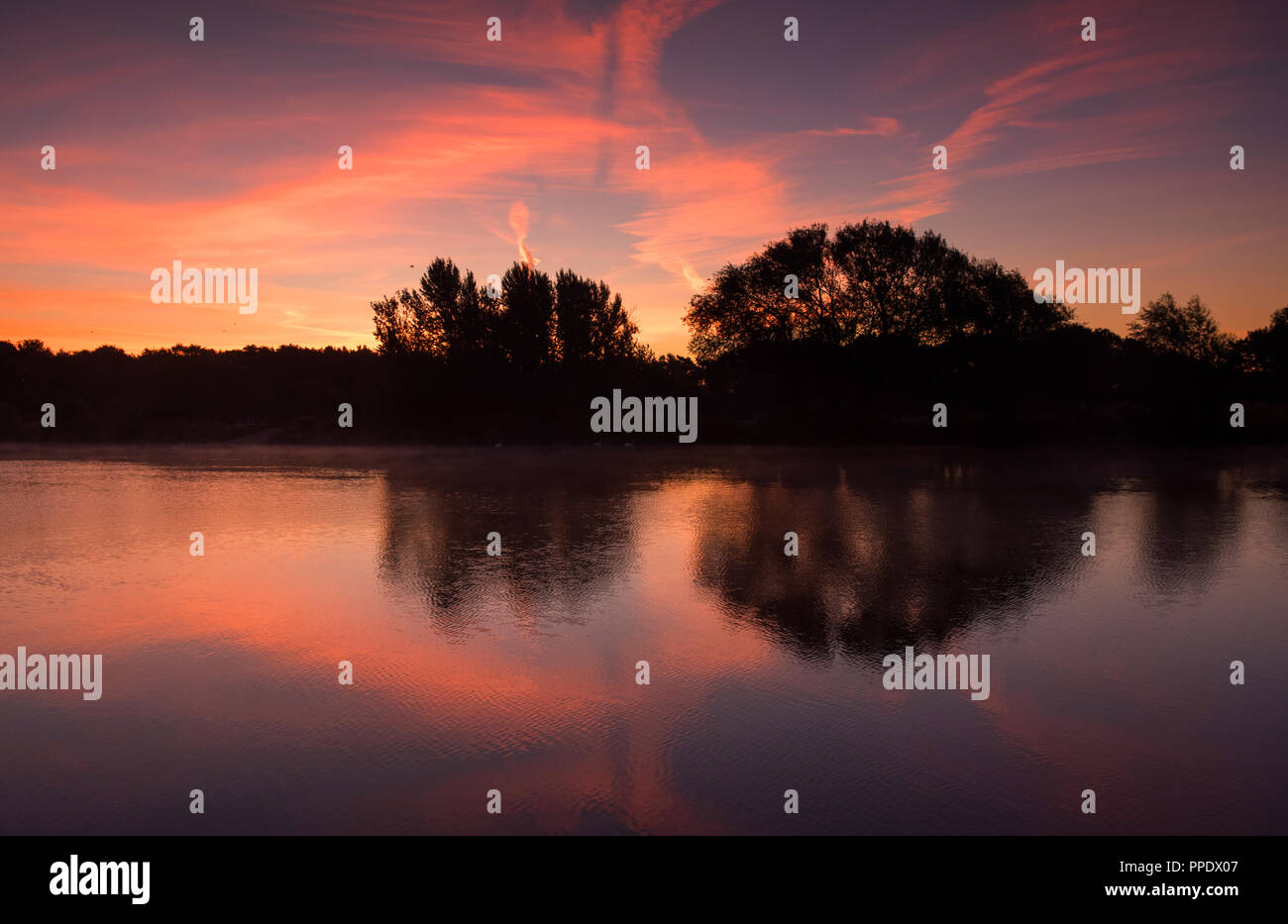Sunrise on the River Trent at Colwick Country Park in Nottingham ...