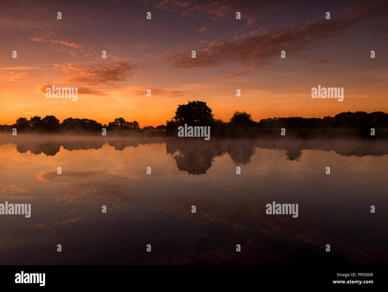 Sunrise on the River Trent at Colwick Country Park in Nottingham ...