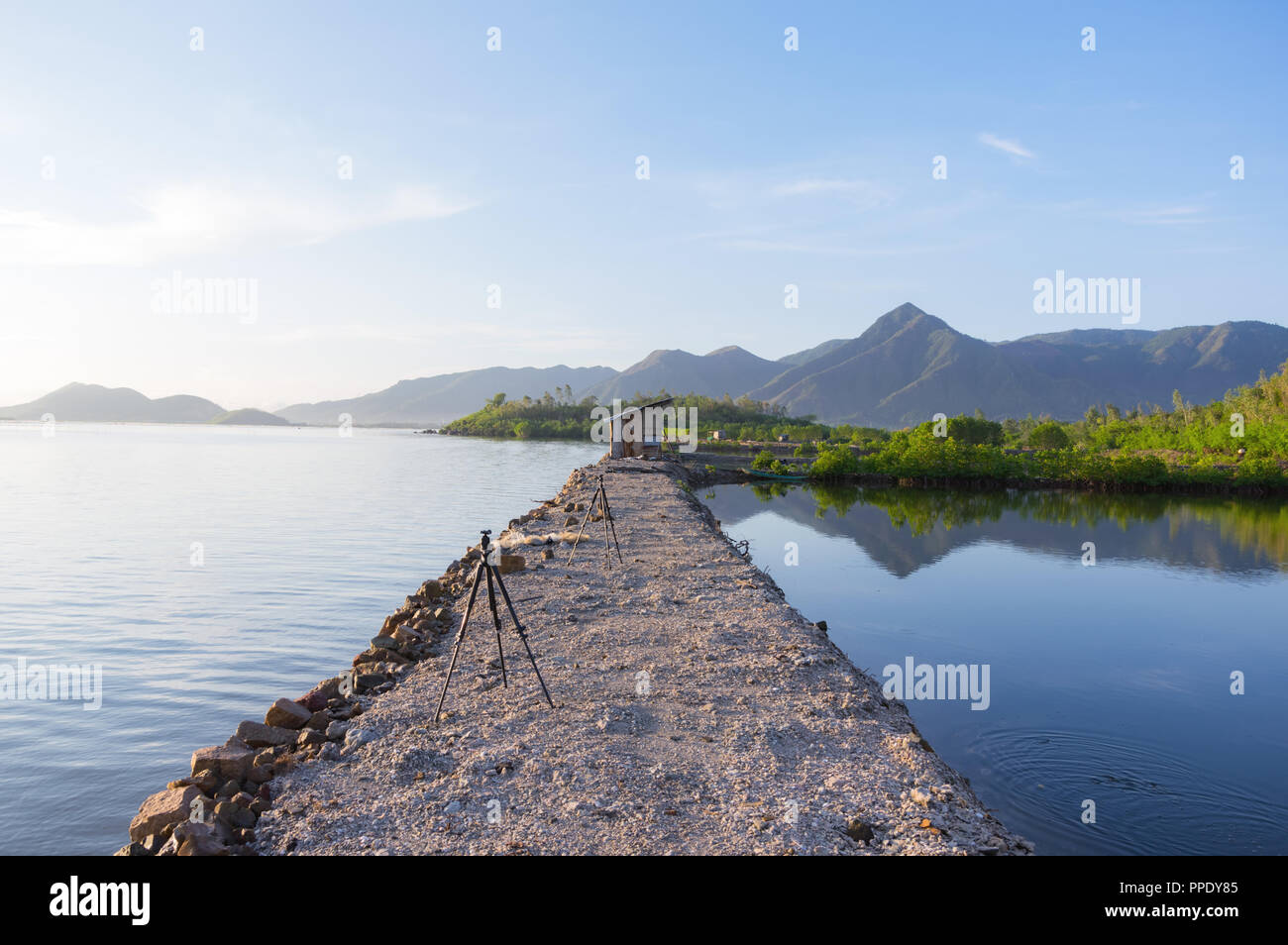 Embankments hi-res stock photography and images - Alamy