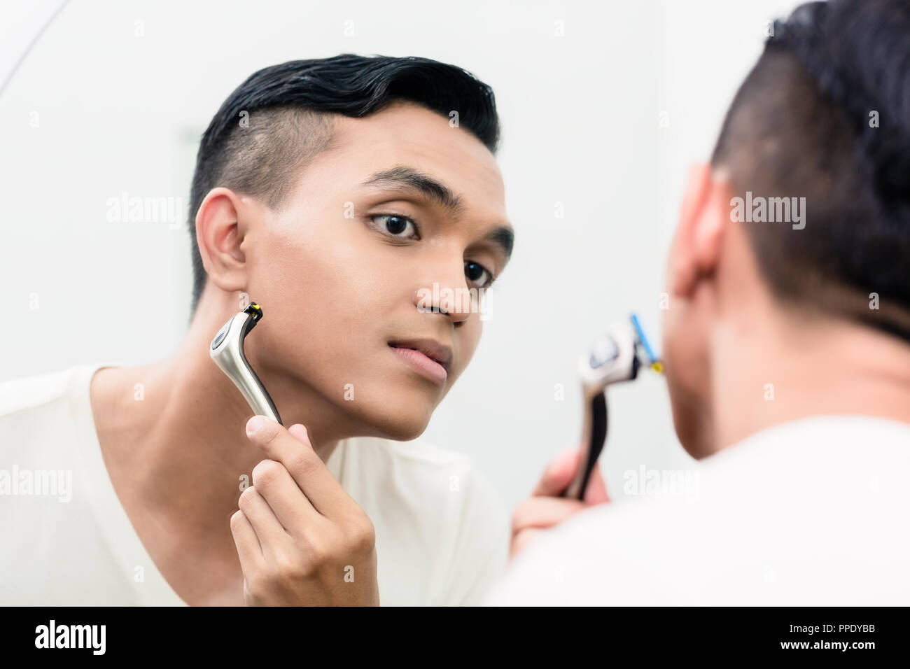 Man shaving home hi-res stock photography and images - Alamy
