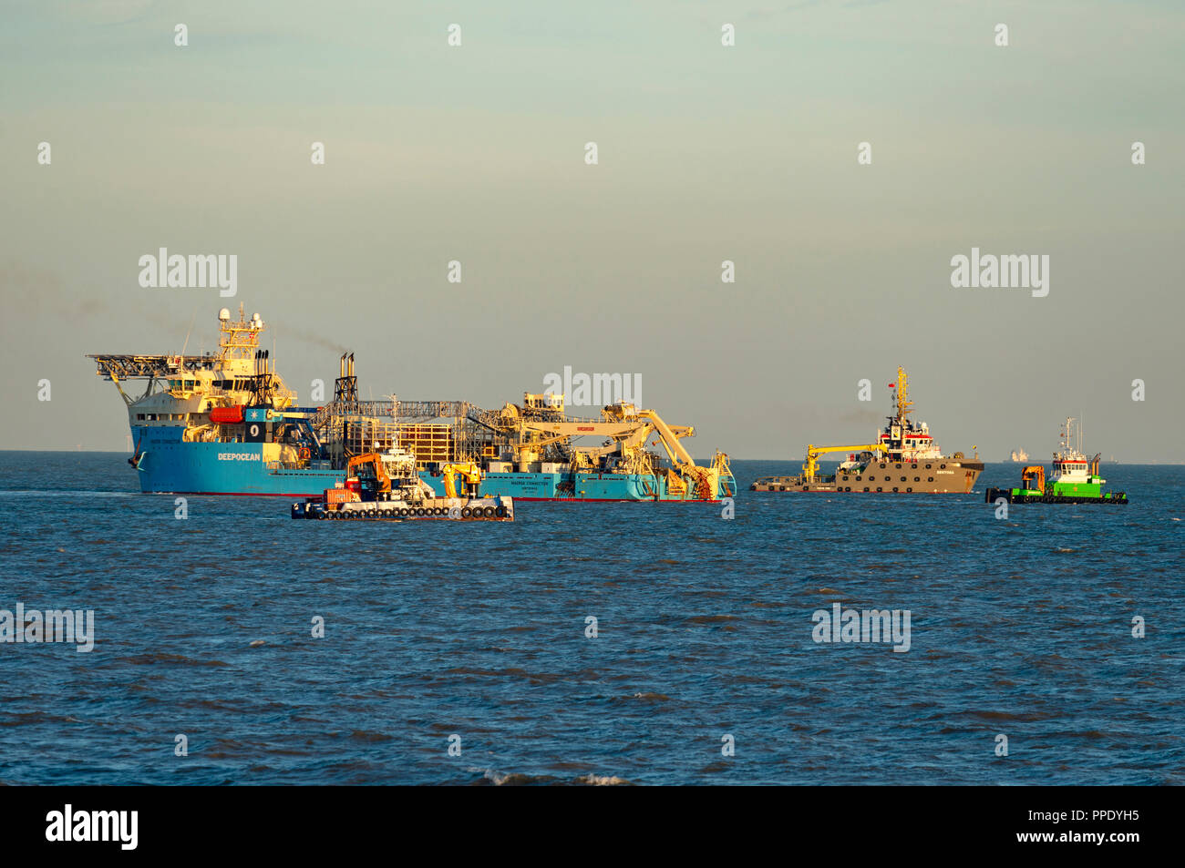 Underwater cables hi-res stock photography and images - Alamy