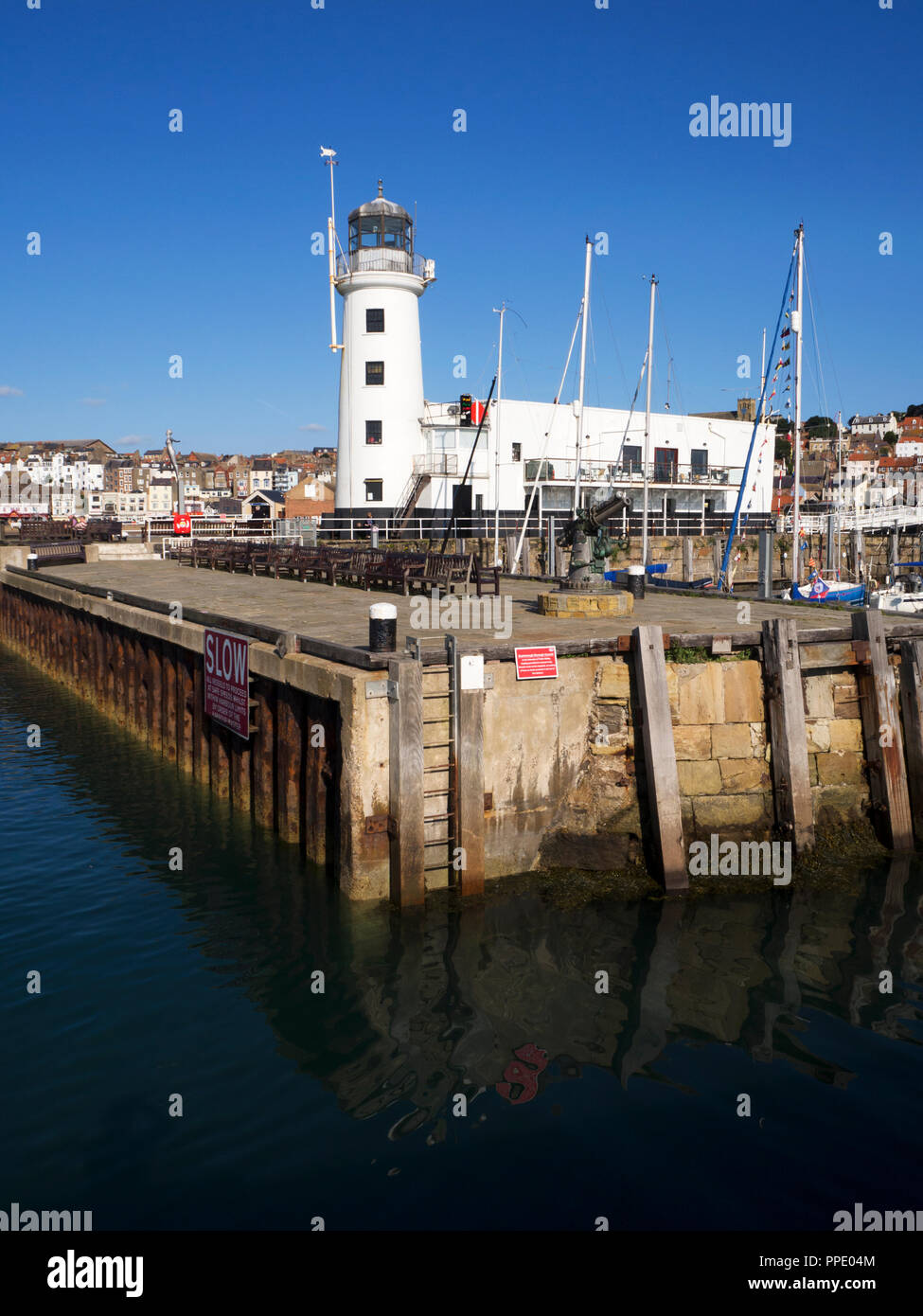 Scarborough pier hi-res stock photography and images - Alamy