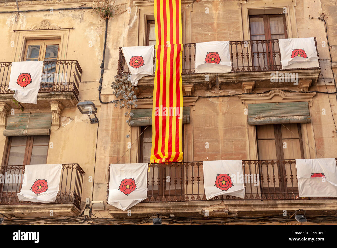 Detail facade balcony decorated,catalan flag and city shield,Reus ...