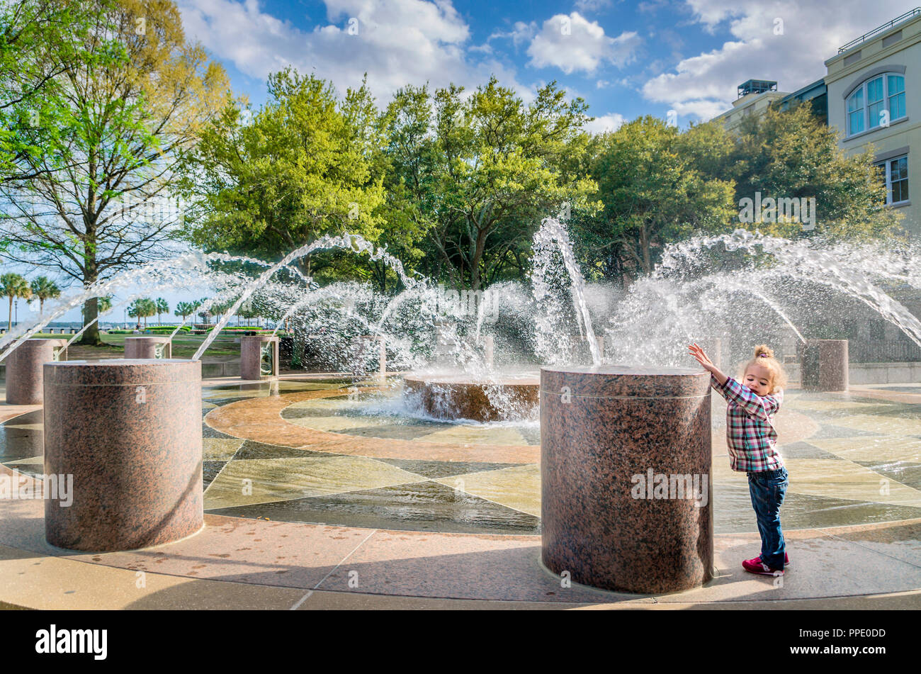 Girl water park splash pad hi-res stock photography and images - Alamy