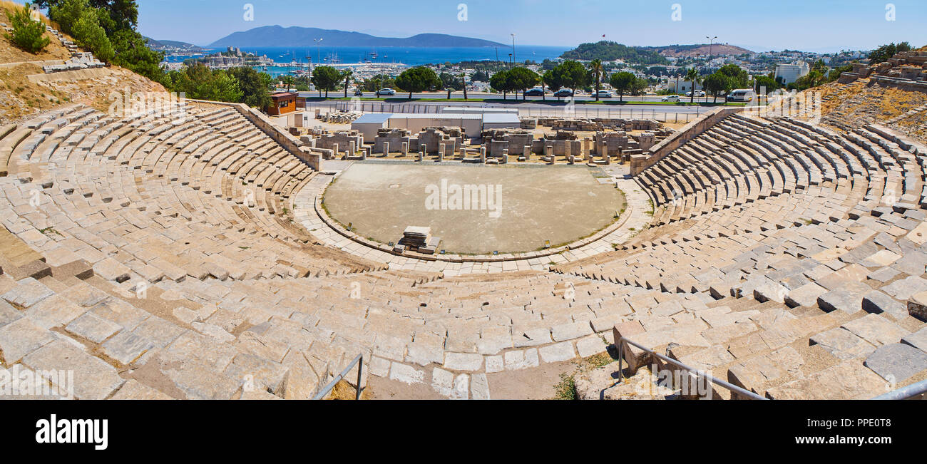 Roman amphitheatre in turkey hi-res stock photography and images - Alamy