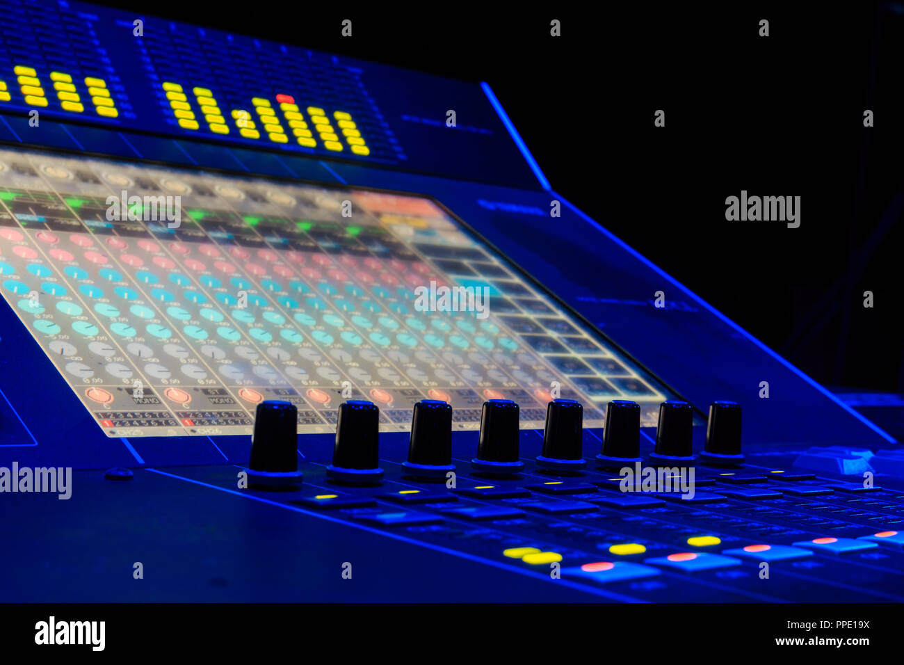 Audio mixing desk hi-res stock photography and images - Alamy