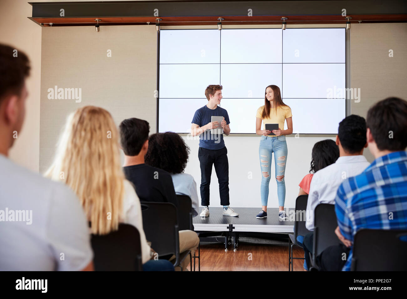Teen boy girl speaking students hi-res stock photography and images - Alamy