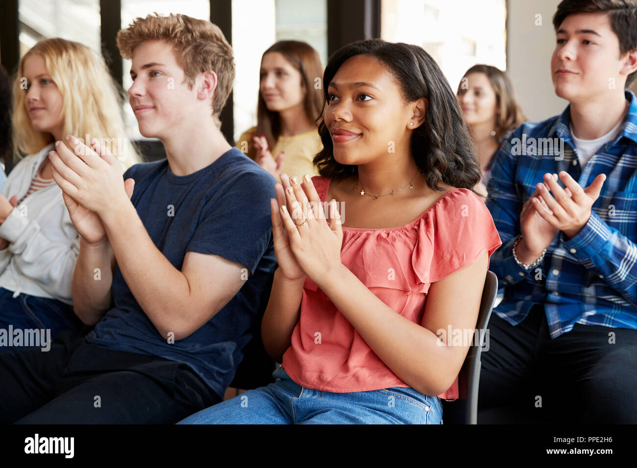 Audience applauding at school hi-res stock photography and images - Alamy