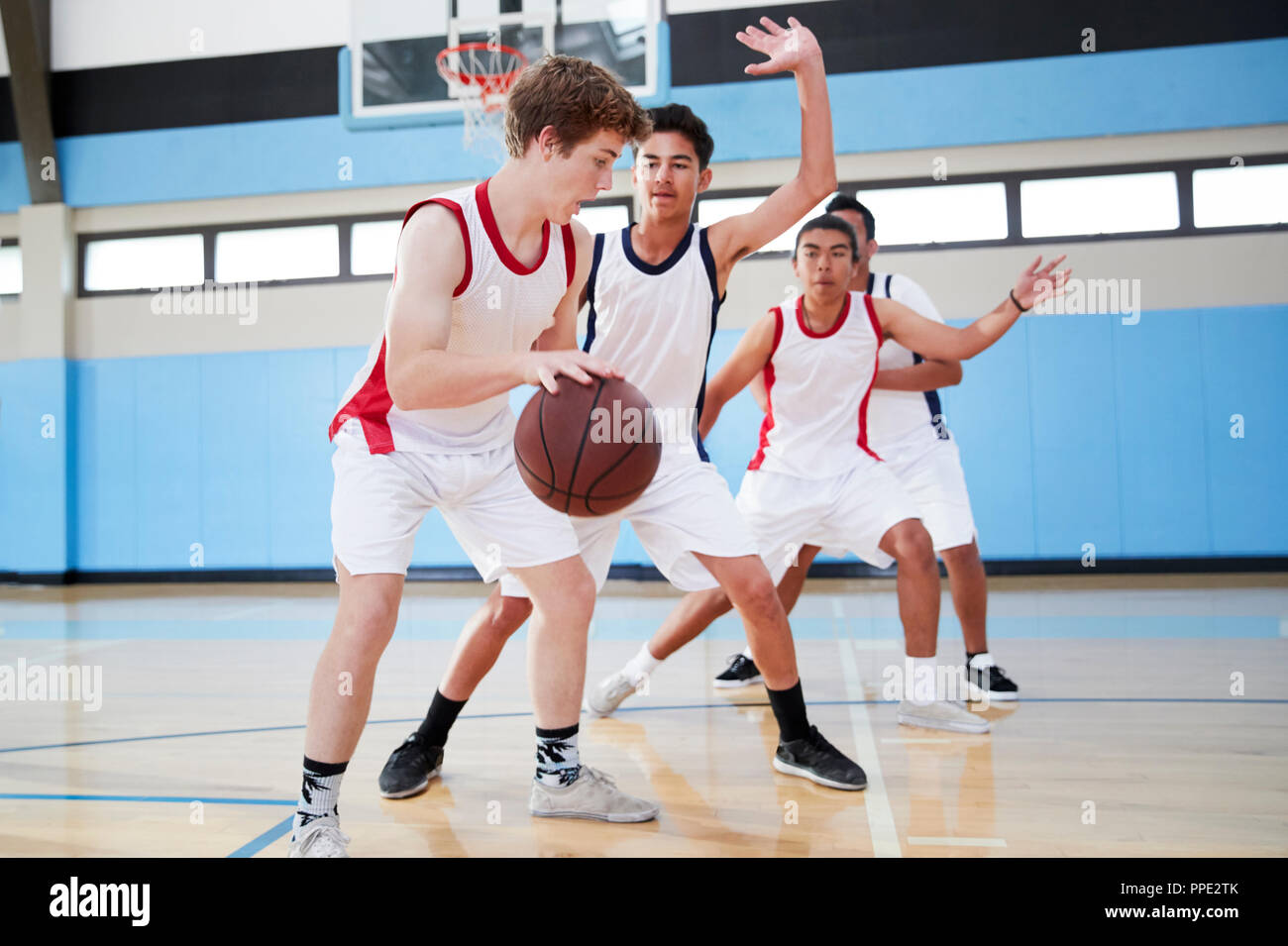Teen boys playing basketball hi-res stock photography and images - Alamy