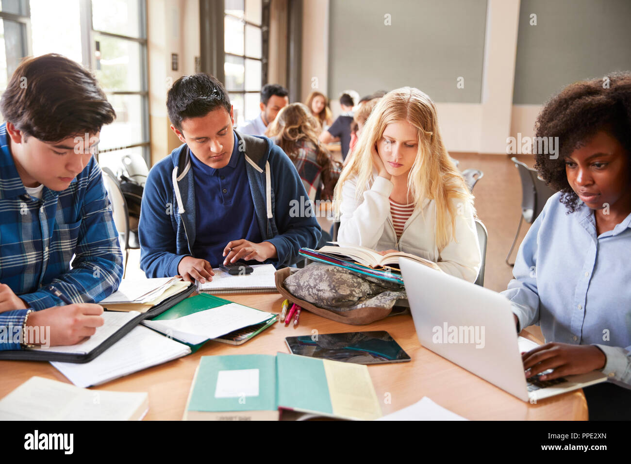 High school teacher computer hi-res stock photography and images - Alamy