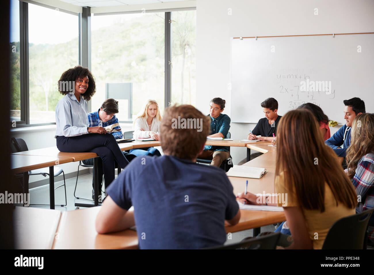 High school maths lesson class hi-res stock photography and images - Alamy